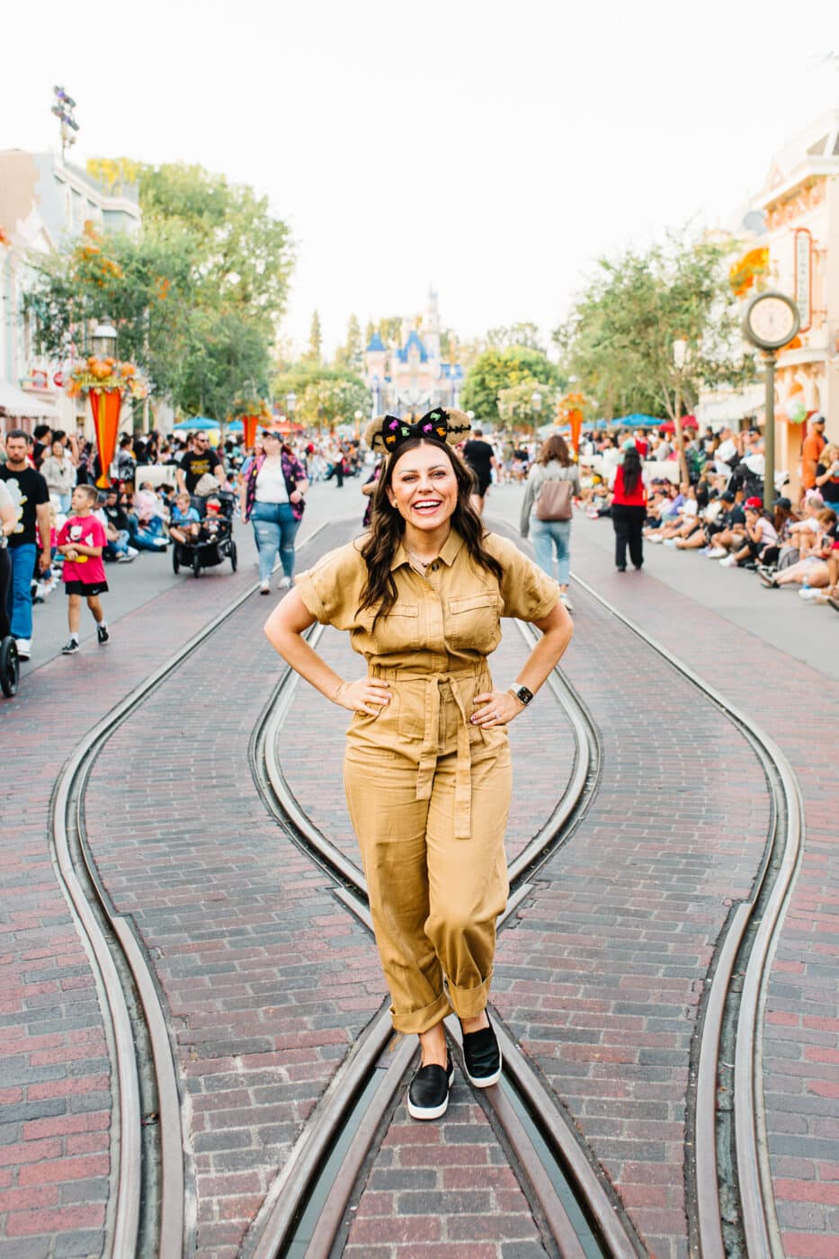What to Wear to Disneyland: Pro's Guide to Disneyland Outfits - Friday ...